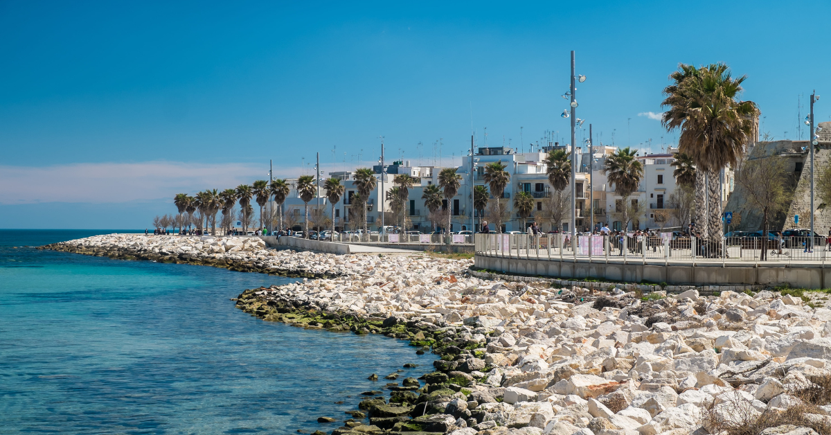 Alla scoperta delle migliori spiagge di Mola di Bari - Spiagge.it
